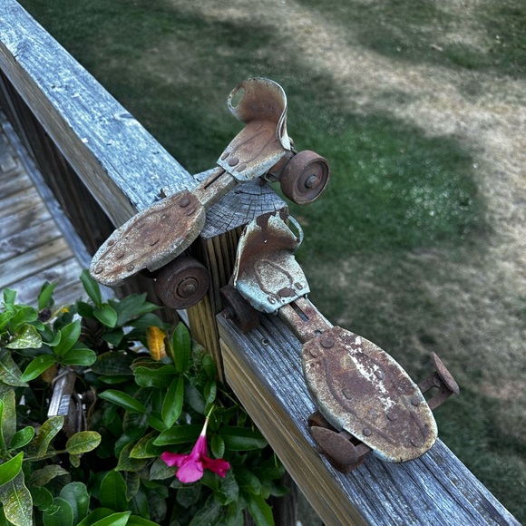 Accents | Vintage Rusty Roller Skates Such A Blast From The Past I Love ...